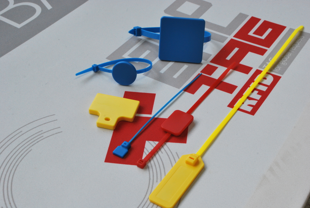 Global Tag RFID Cable Tie Tags for Industrial Asset Tracking